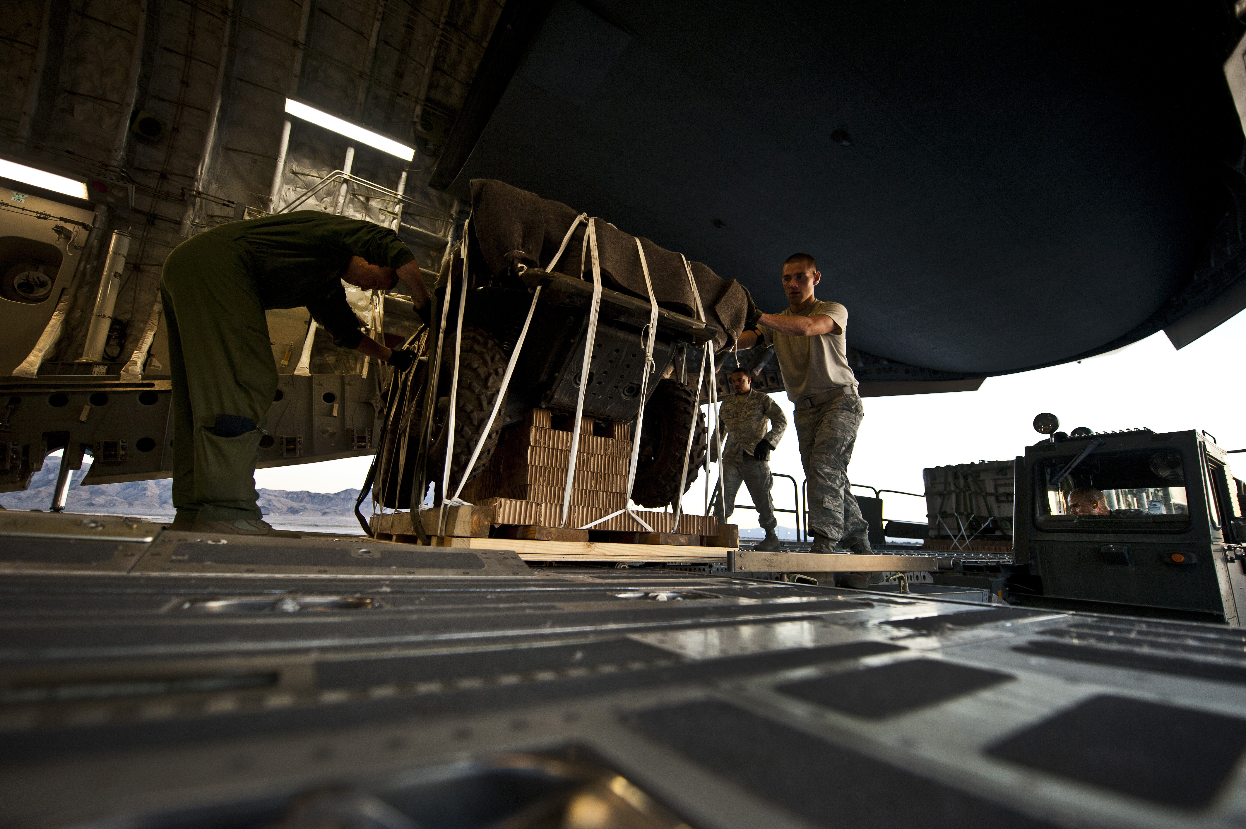 2011 Mobility Air Force Exercise goes dark > Nellis Air Force Base ...