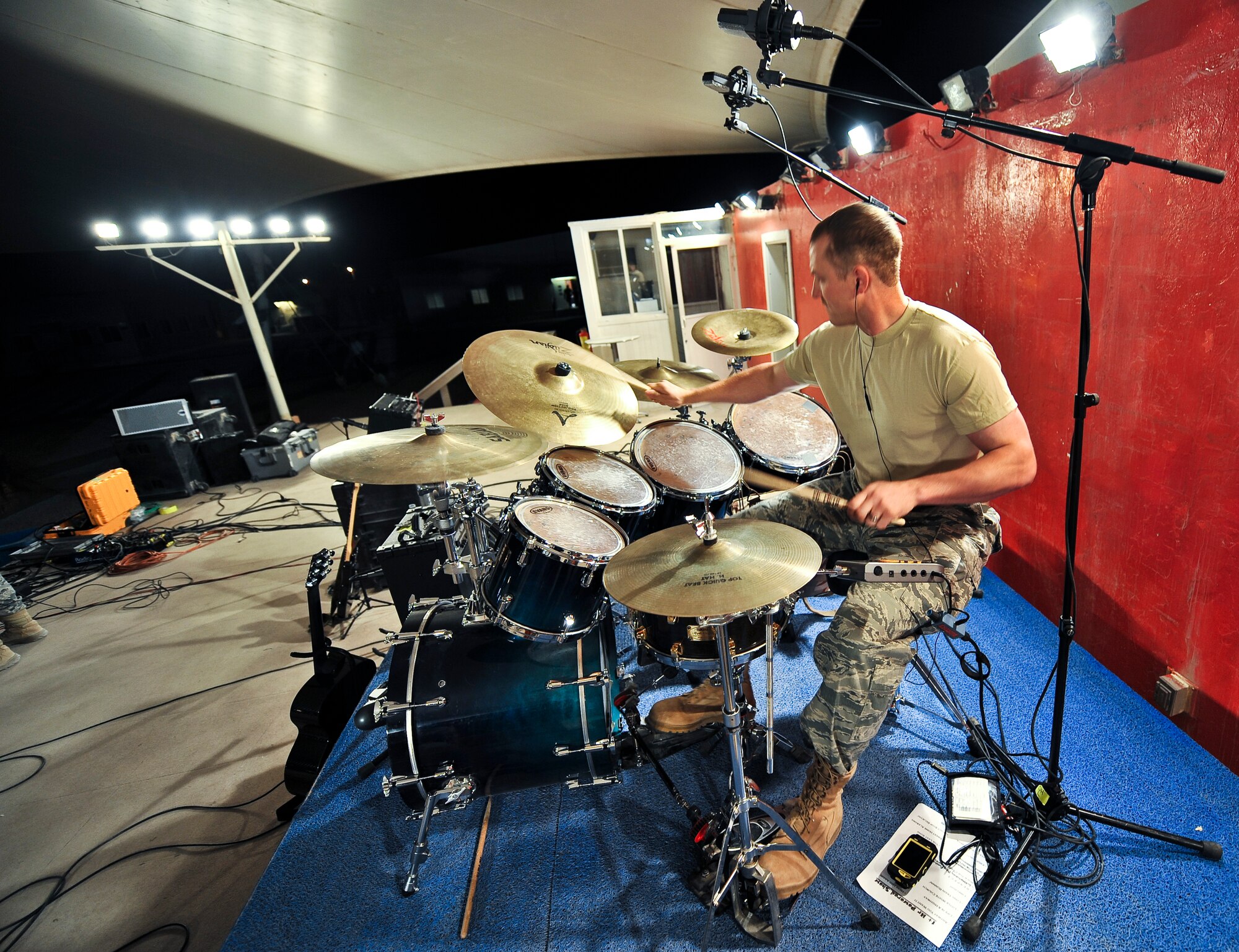 U.S. AFCENT band "Top Cover" farewell performance > U.S. Air Forces ...