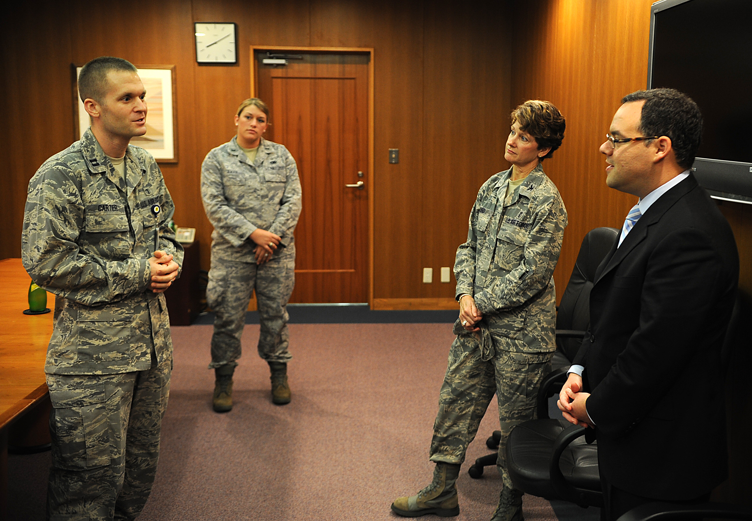 Assistant Secretary of the Air Force visits team Kadena > Pacific Air ...