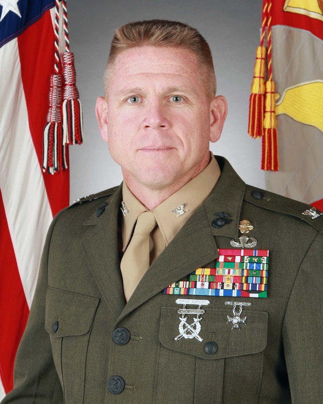 COL STEVEN GRASS.JPG