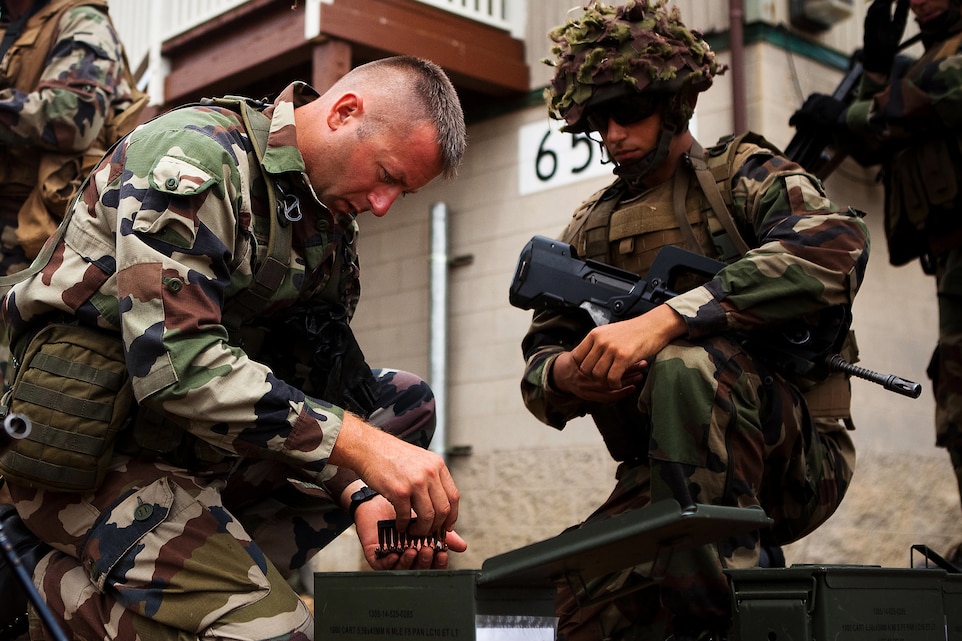 U.S. Marines, French soldiers train for combat marksmanship > United ...