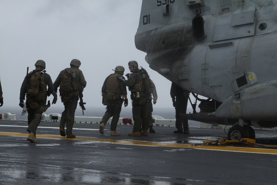 Marines conduct vessel board search and seizure exercise > United ...