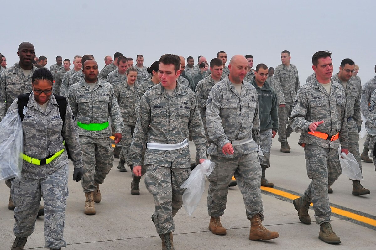 Airmen pick up trash in wing-wide FOD walk > Osan Air Base > Article ...