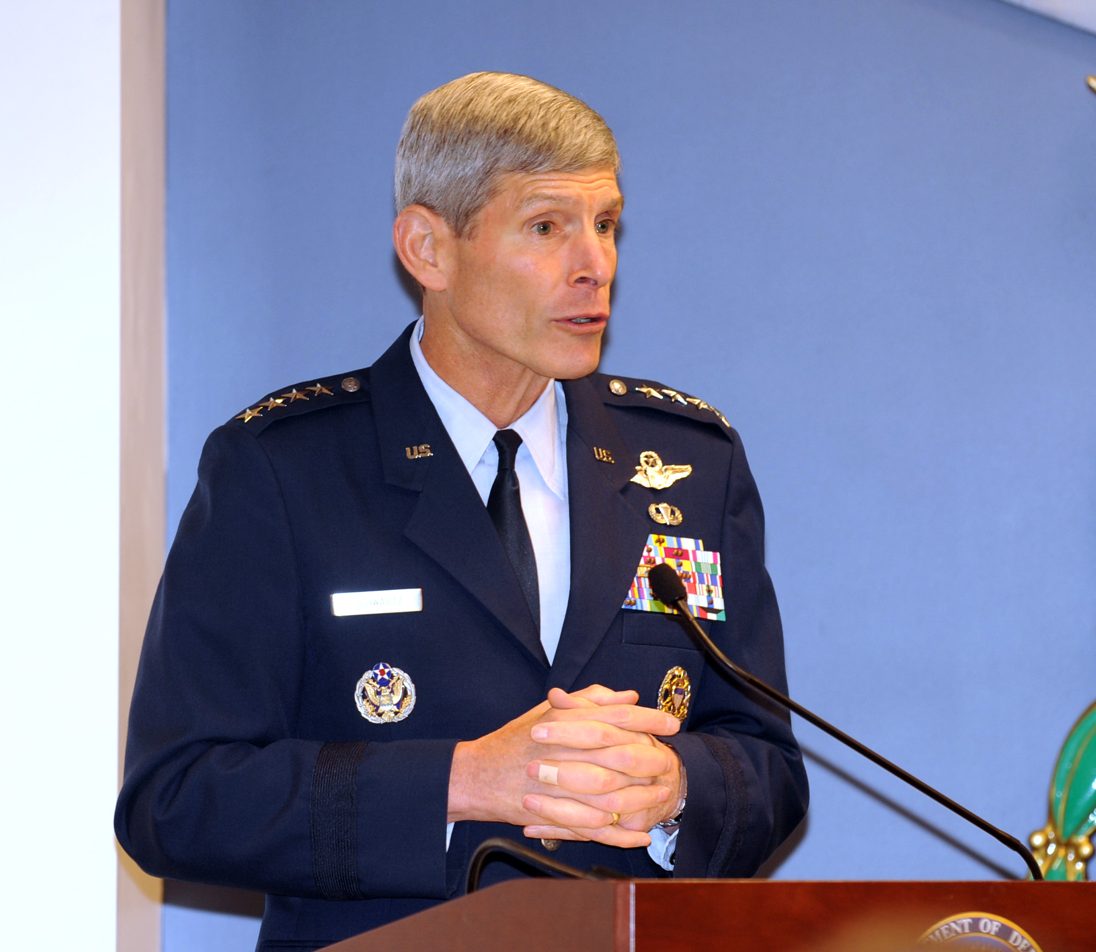 Wing commander, spouse honored at Pentagon > Air Force > Article Display