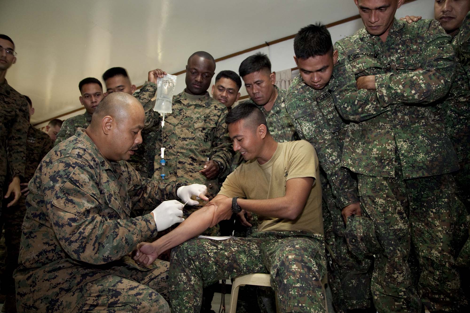 US, Filipino Marines practice combat lifesaving > Marine Corps ...