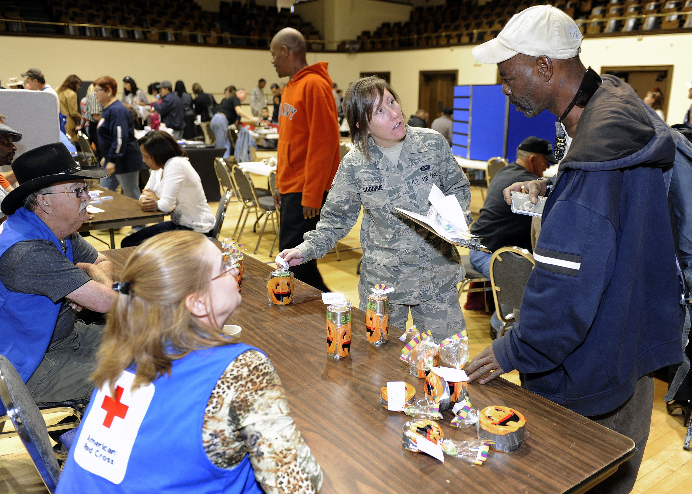 Schriever volunteers connect with veterans during VA standdown > Air ...