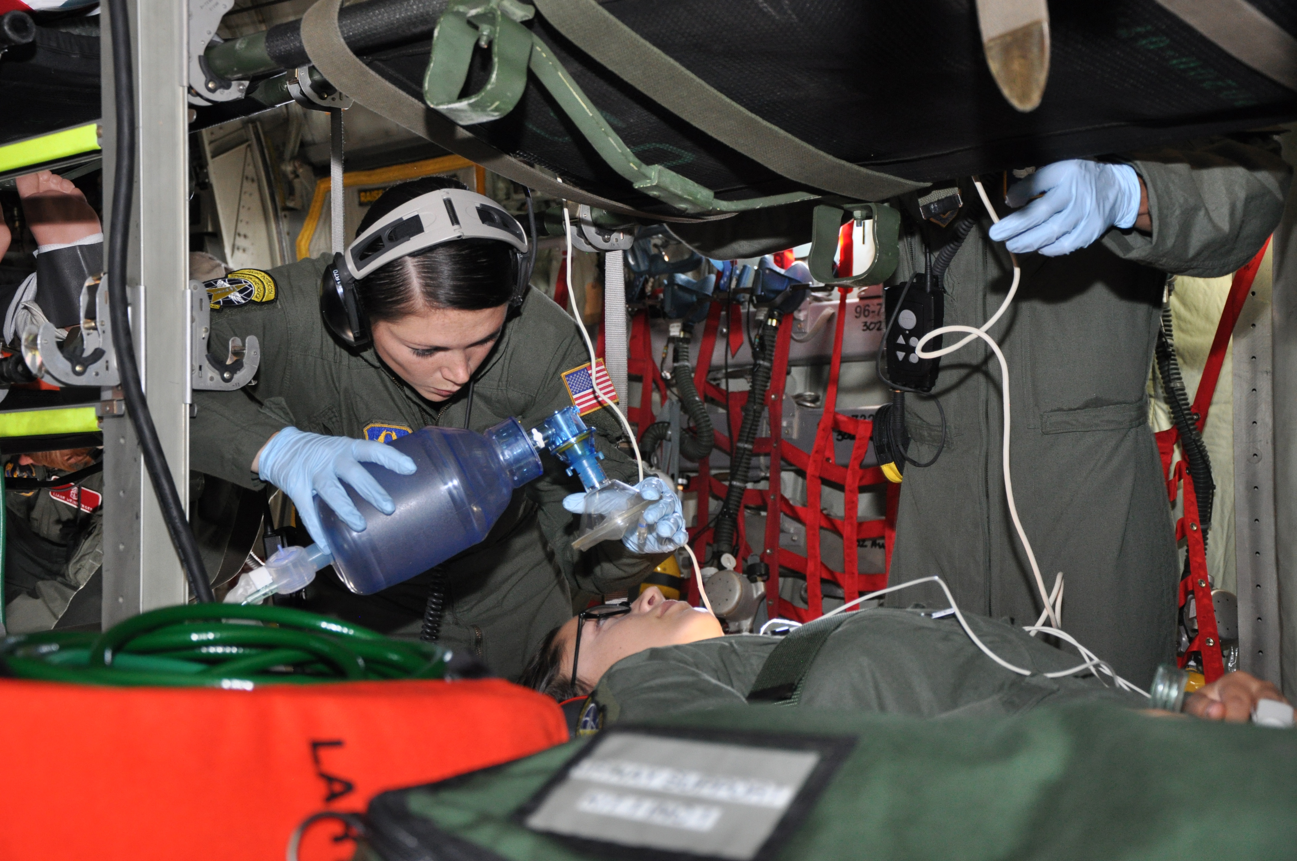 Medical aircrew train to bring America's heroes home > 302nd Airlift ...