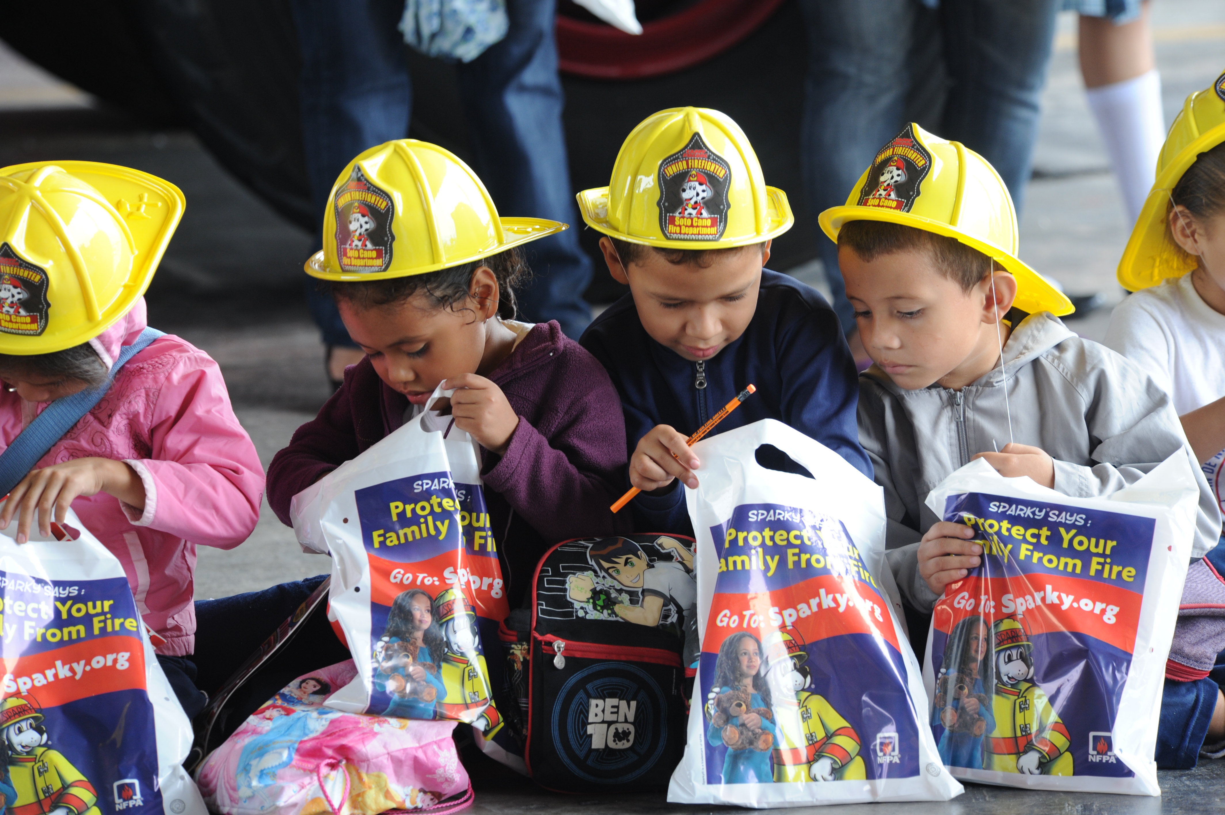 Firefighters teach fire prevention to Honduran children > Air Force ...