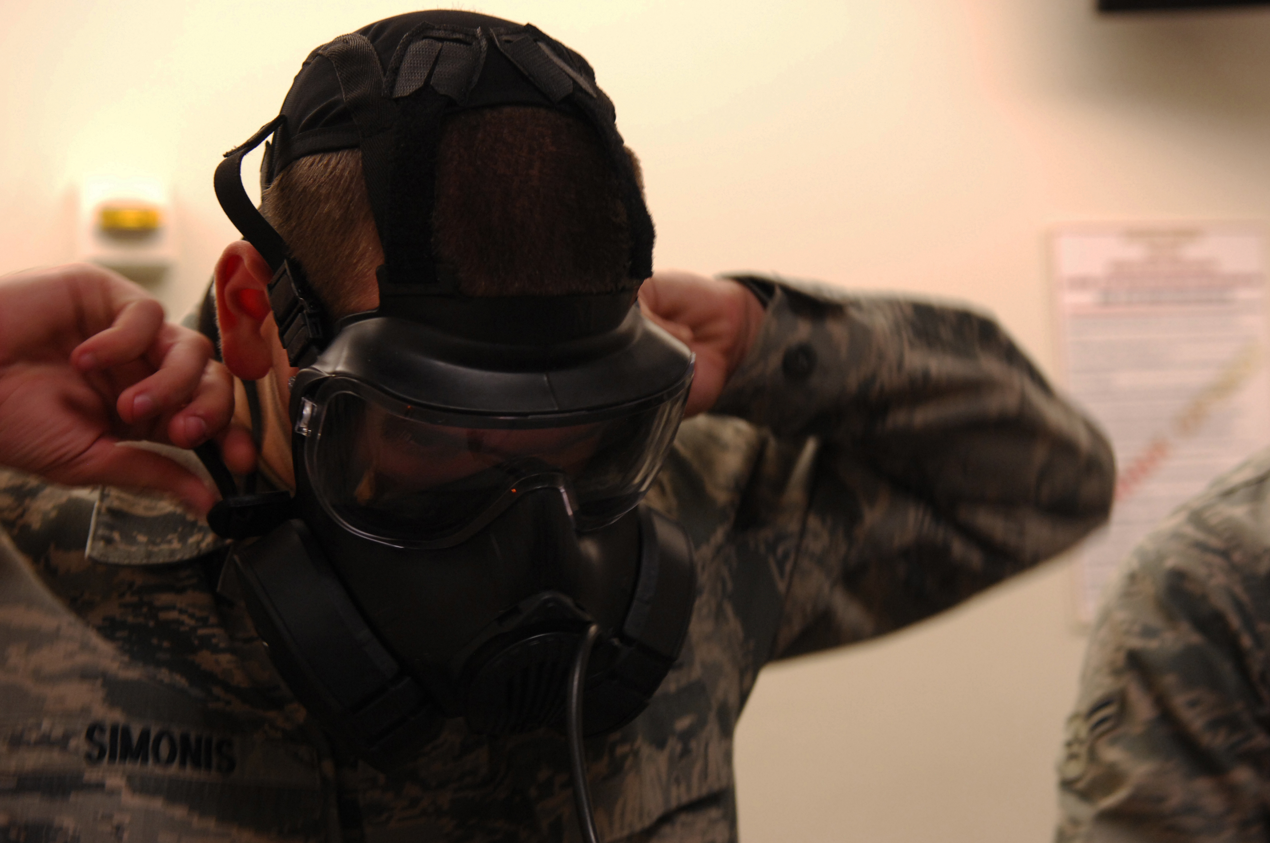 Shaw Airmen receive initial gas fit test for M50 > Shaw Air Force Base ...