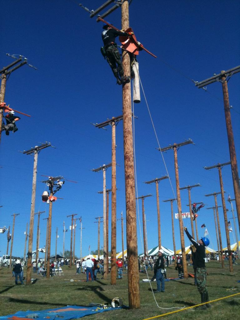 Electrical engineers compete in international lineman competition > Air ...