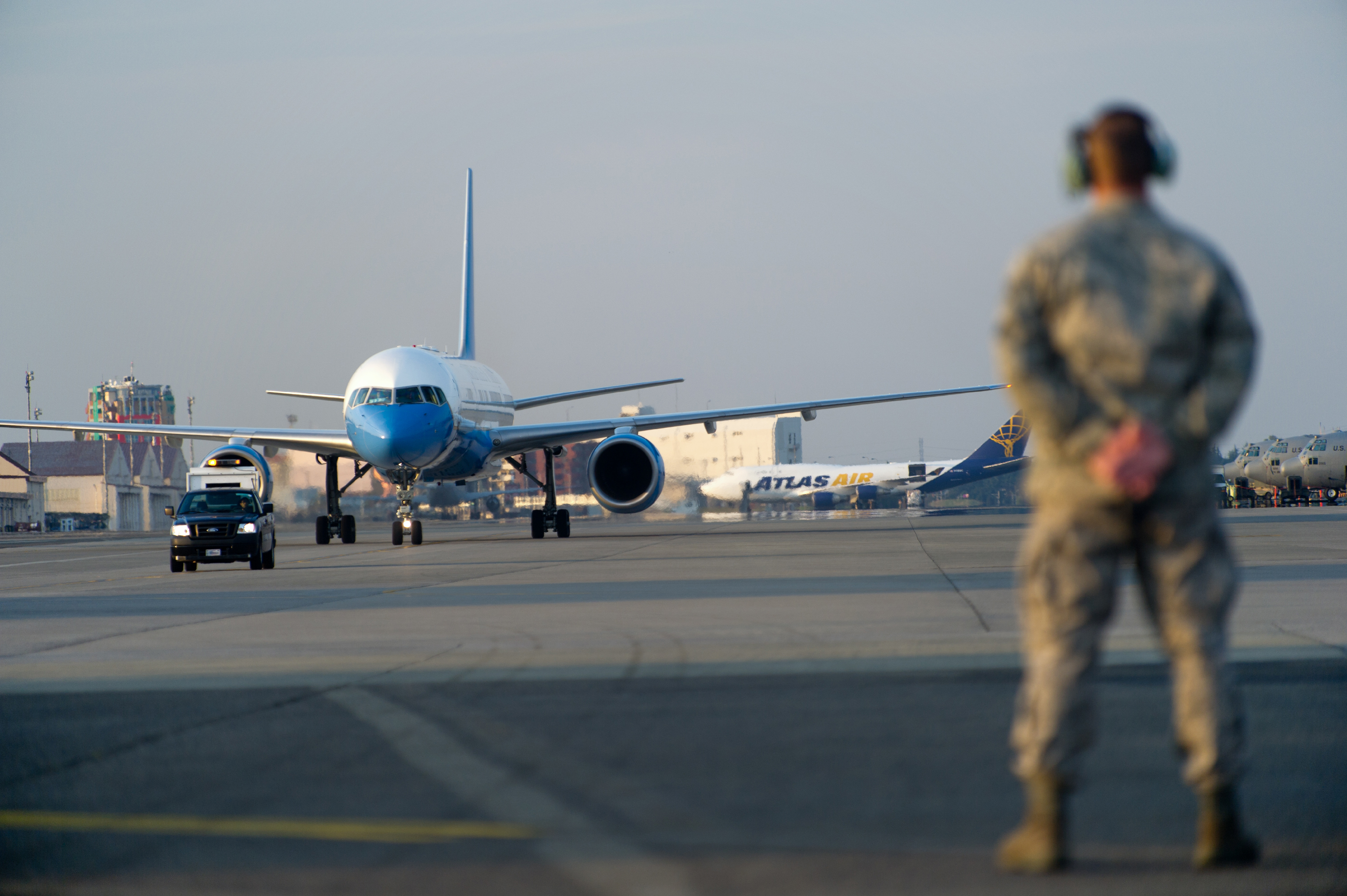 Chairman of the Joint Chiefs of Staff visits Yokota > Yokota Air Base ...