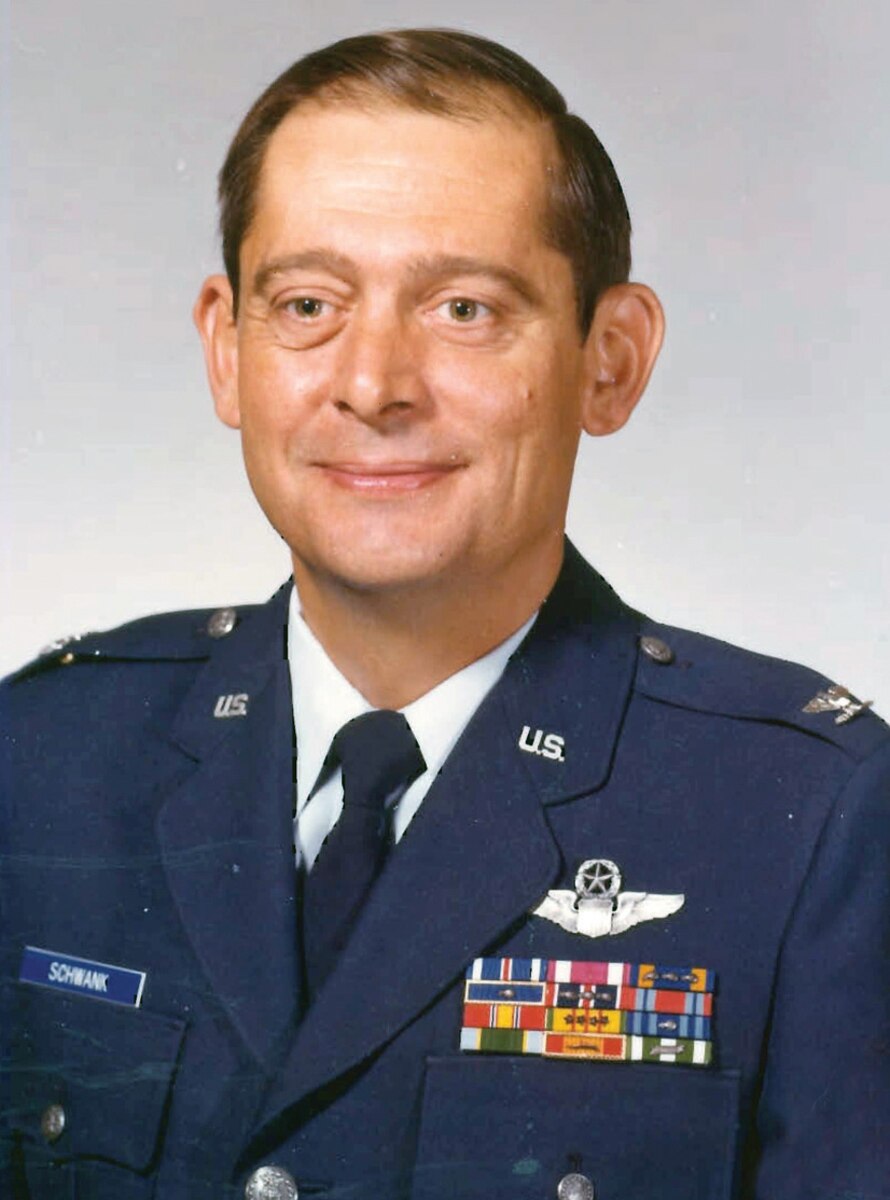 ‘60 grad receives distinguished service award > United States Air Force ...