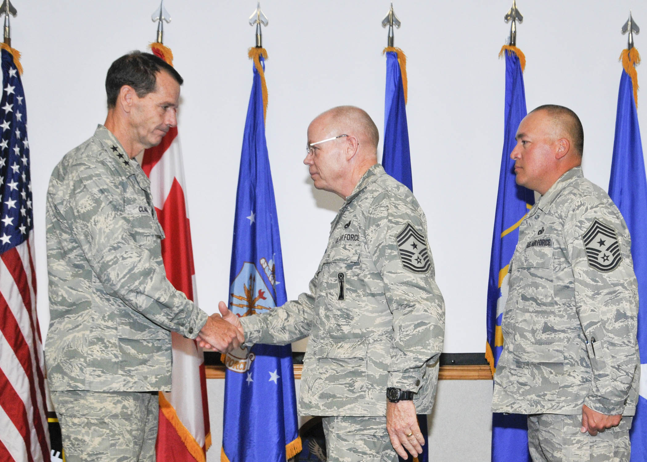 AFNORTH command chief passes coin of responsibility to new chief > CONR ...