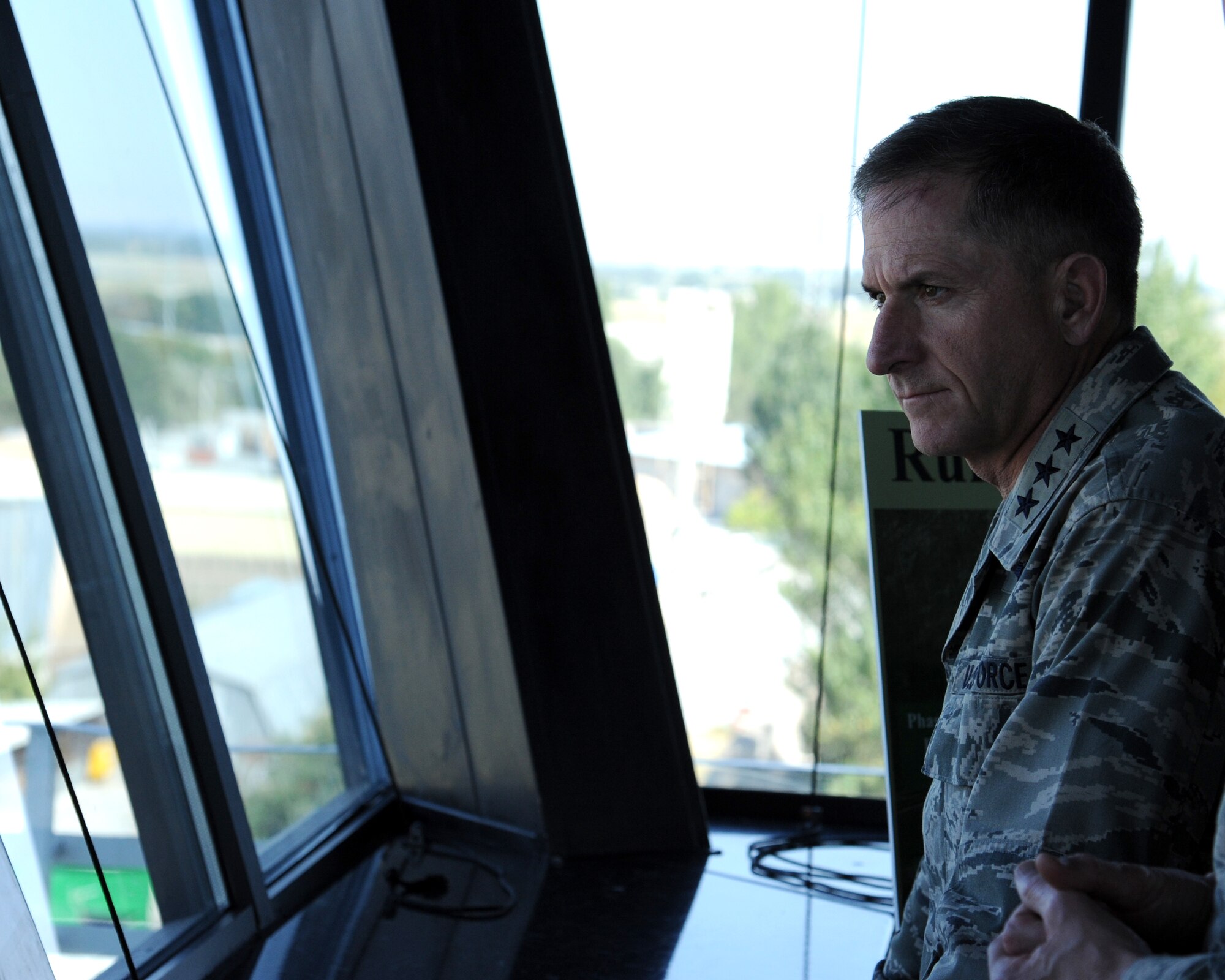 Photo essay: USAFCENT commander visits the Transit Center at Manas > U ...