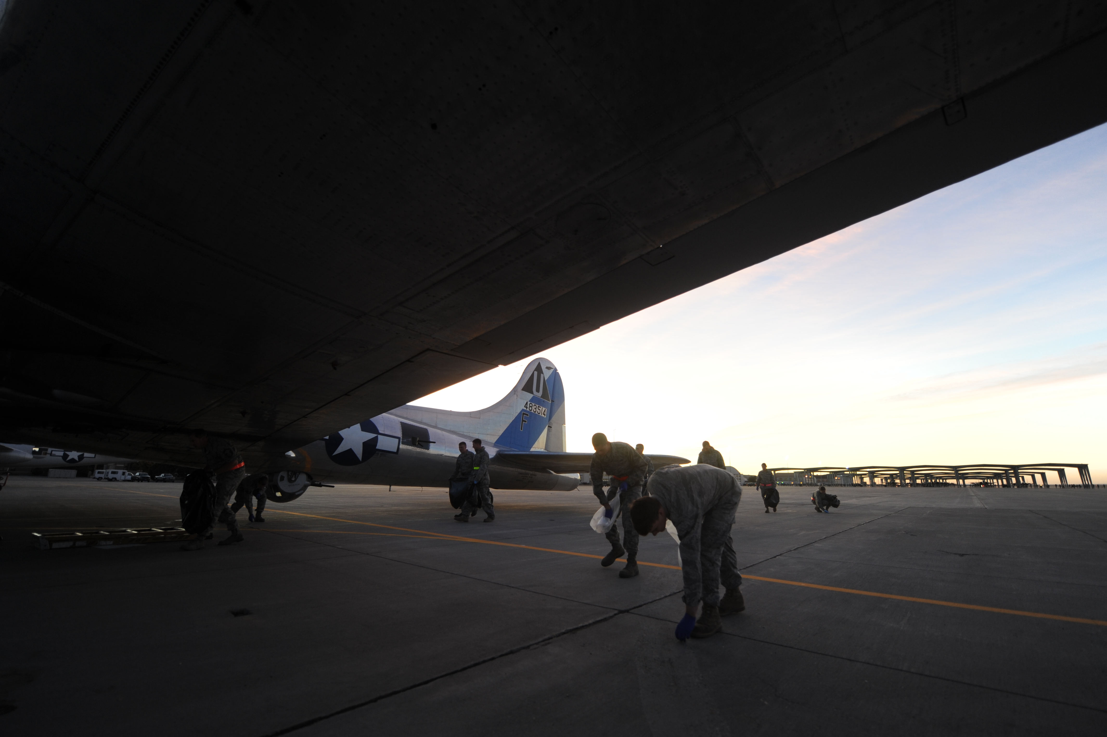 Gunfighters participate in FOD walk > Mountain Home Air Force Base ...