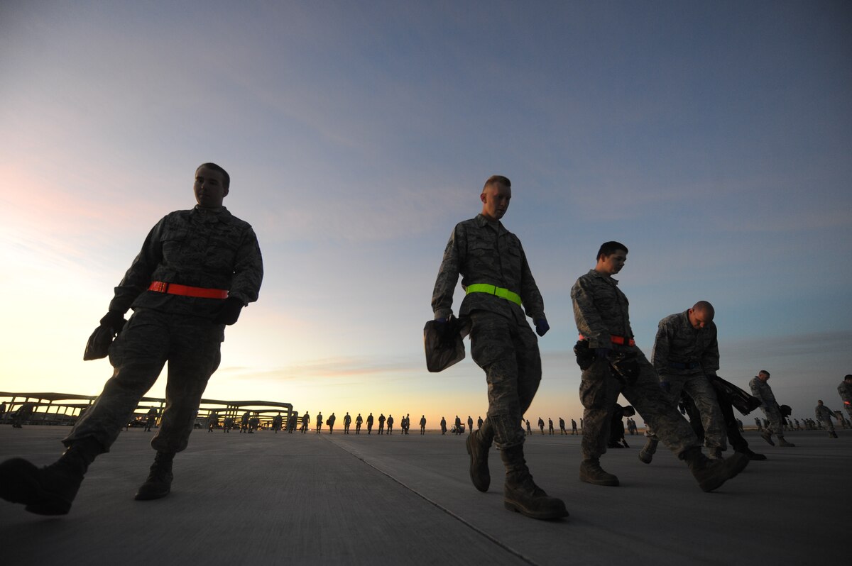 Gunfighters participate in FOD walk > Mountain Home Air Force Base ...
