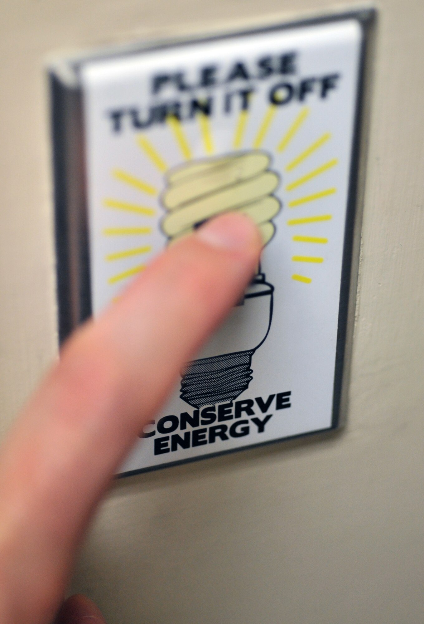 Turn Energy Awareness into Action > Osan Air Base > Article Display