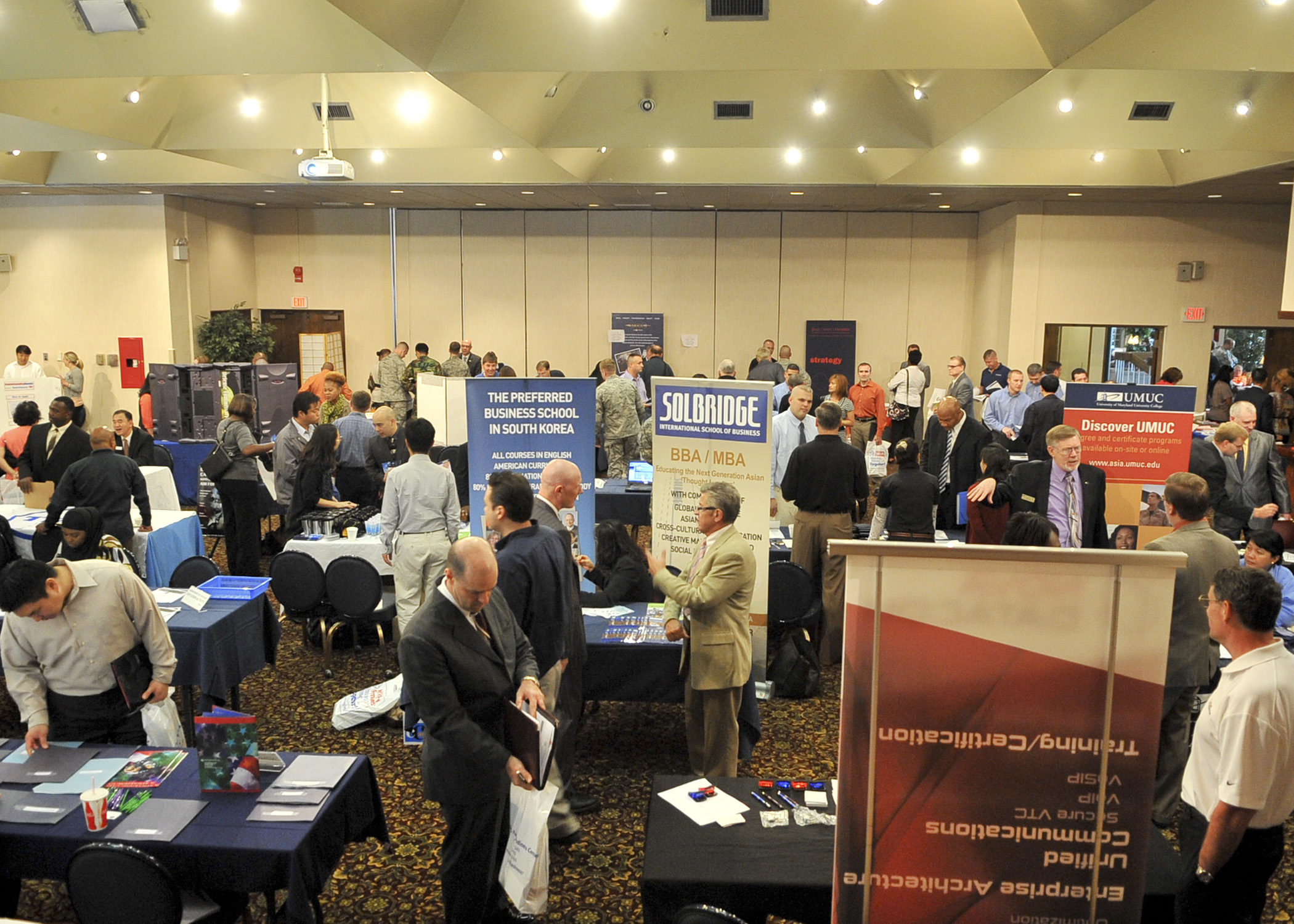 Peninsula Wide Job Fair’ s a Success > Osan Air Base > Article Display