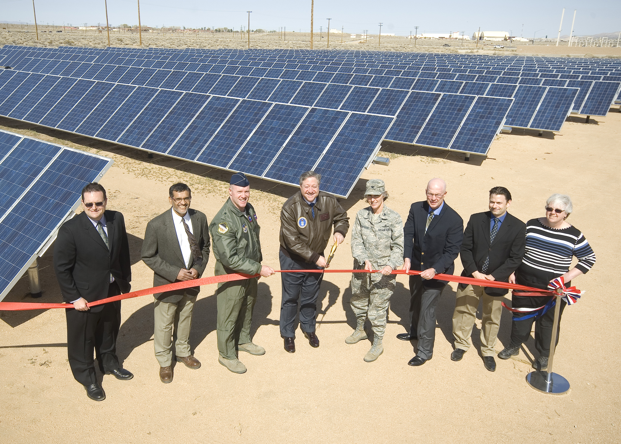 Donley officially dedicates Edwards Solar Farms > Edwards Air Force ...