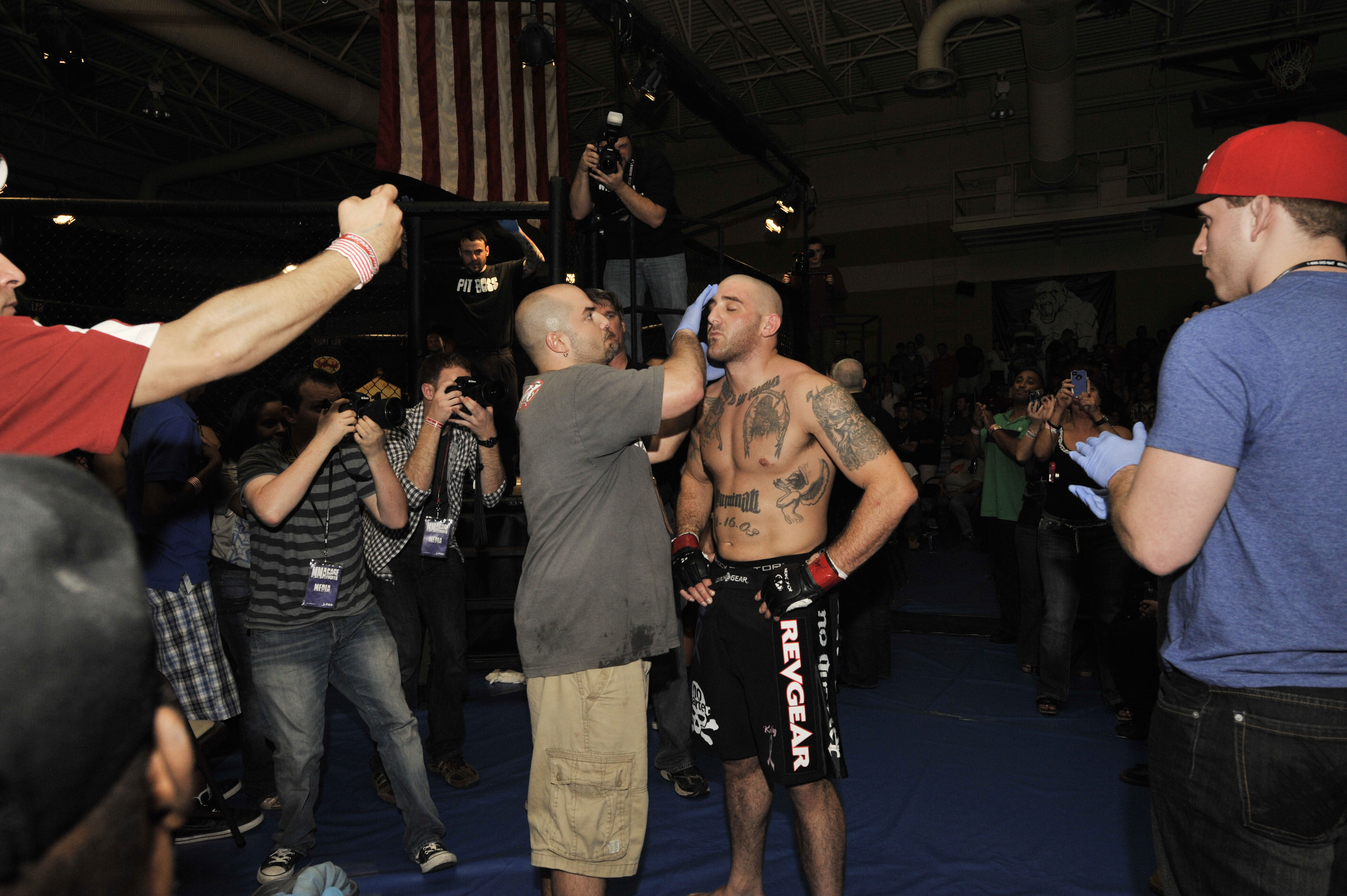 Hundreds attend MMA night > Shaw Air Force Base > Article Display