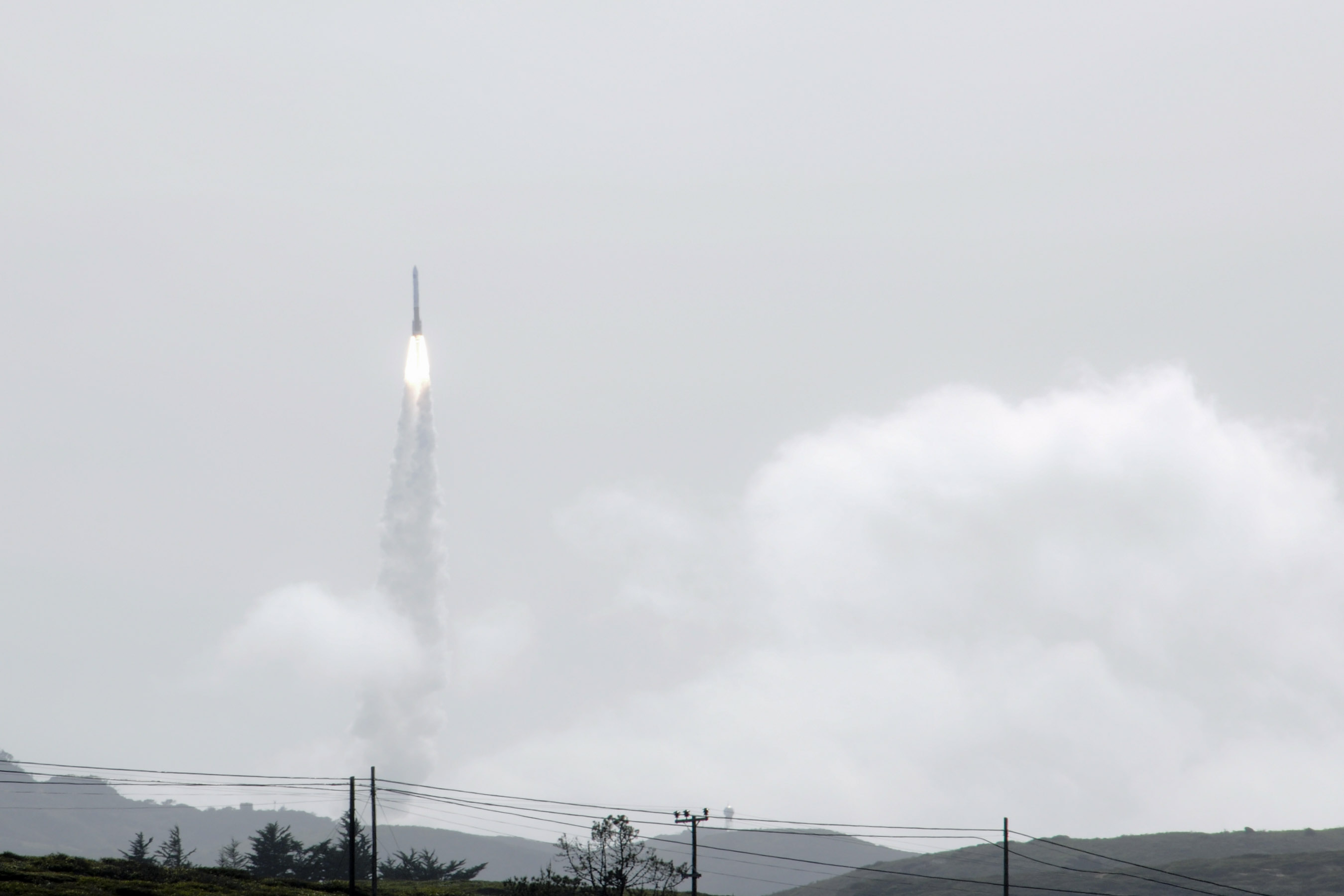 First Delta IV Medium in 5/2 configuration launches from Vandenberg ...