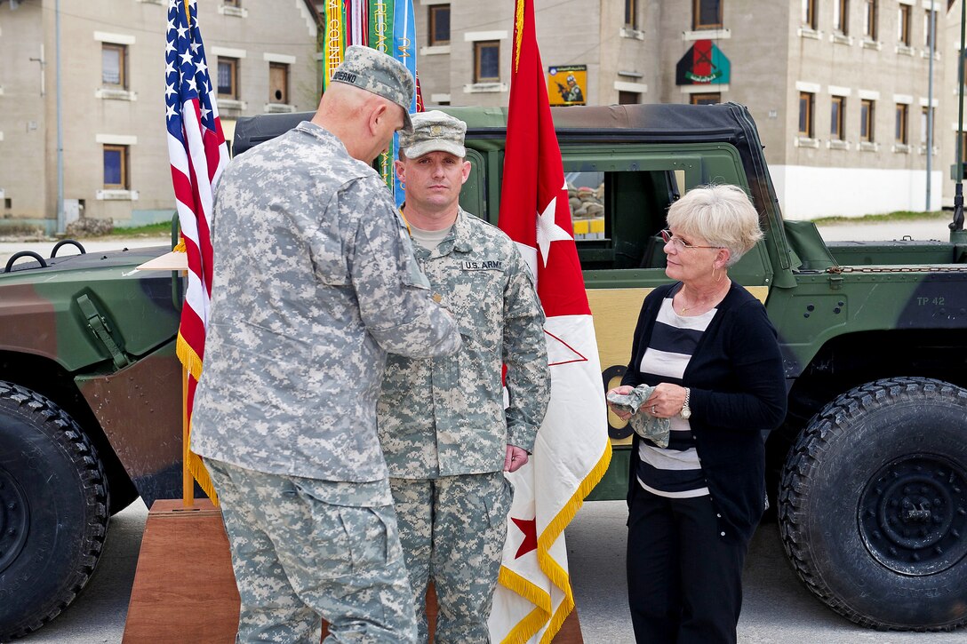 U.S. Army Chief of Staff Gen. Raymond T. Odierno promotes U.S. Army Maj ...