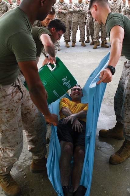 Corpsmen conduct heat casualty training > Marine Corps Installations ...