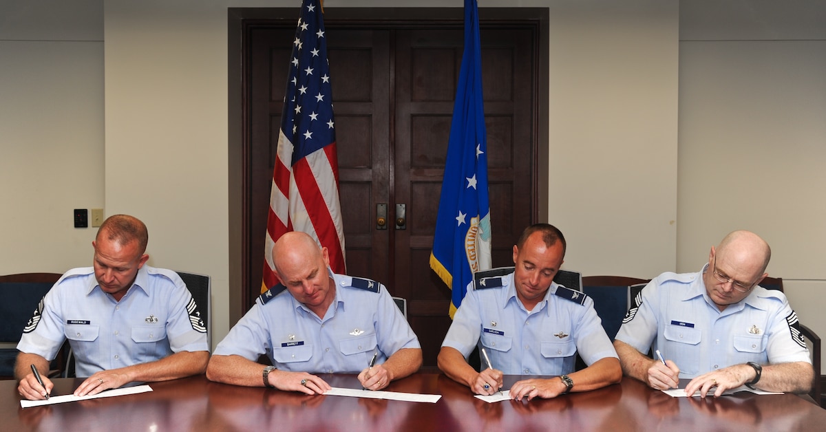 Air Force assistance fund continues > 15th Wing > Article Display