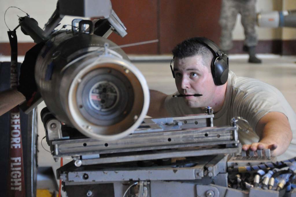 Weapons load competition pits Reserve units in 'virtual loadeo' > Air ...