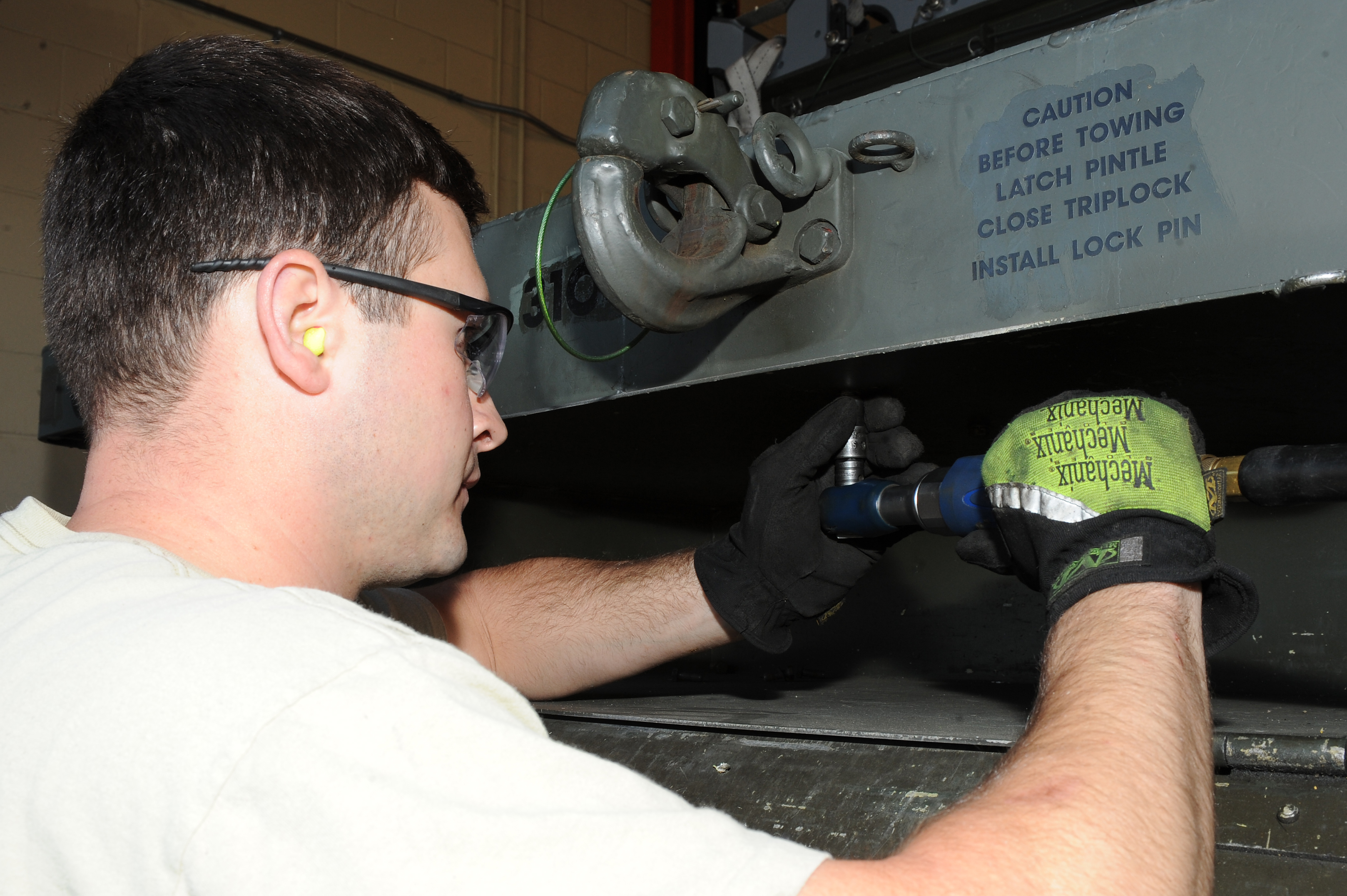 Handling munitions > Seymour Johnson Air Force Base > Article Display