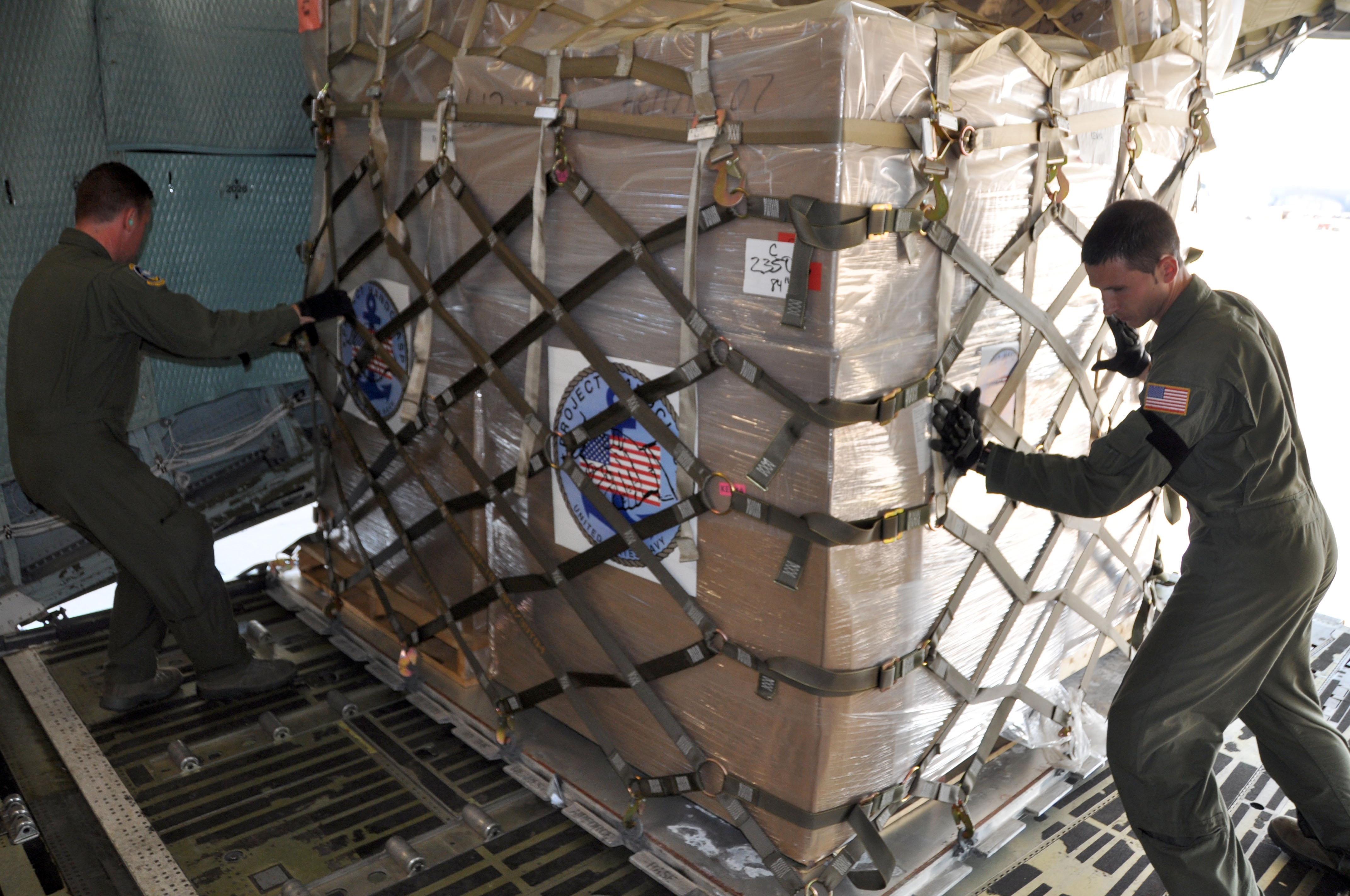 Air Force Reserve C-5 crew supports Navy's Project Handclasp > Air ...