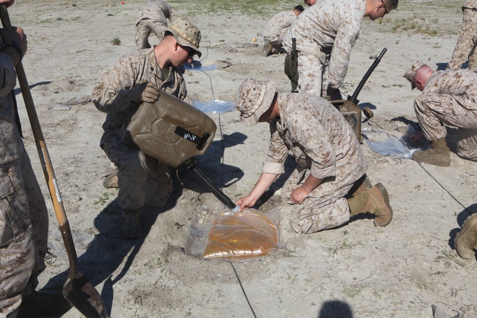 Explosive ordnance Marines heat up for air show > Marine Corps Air ...