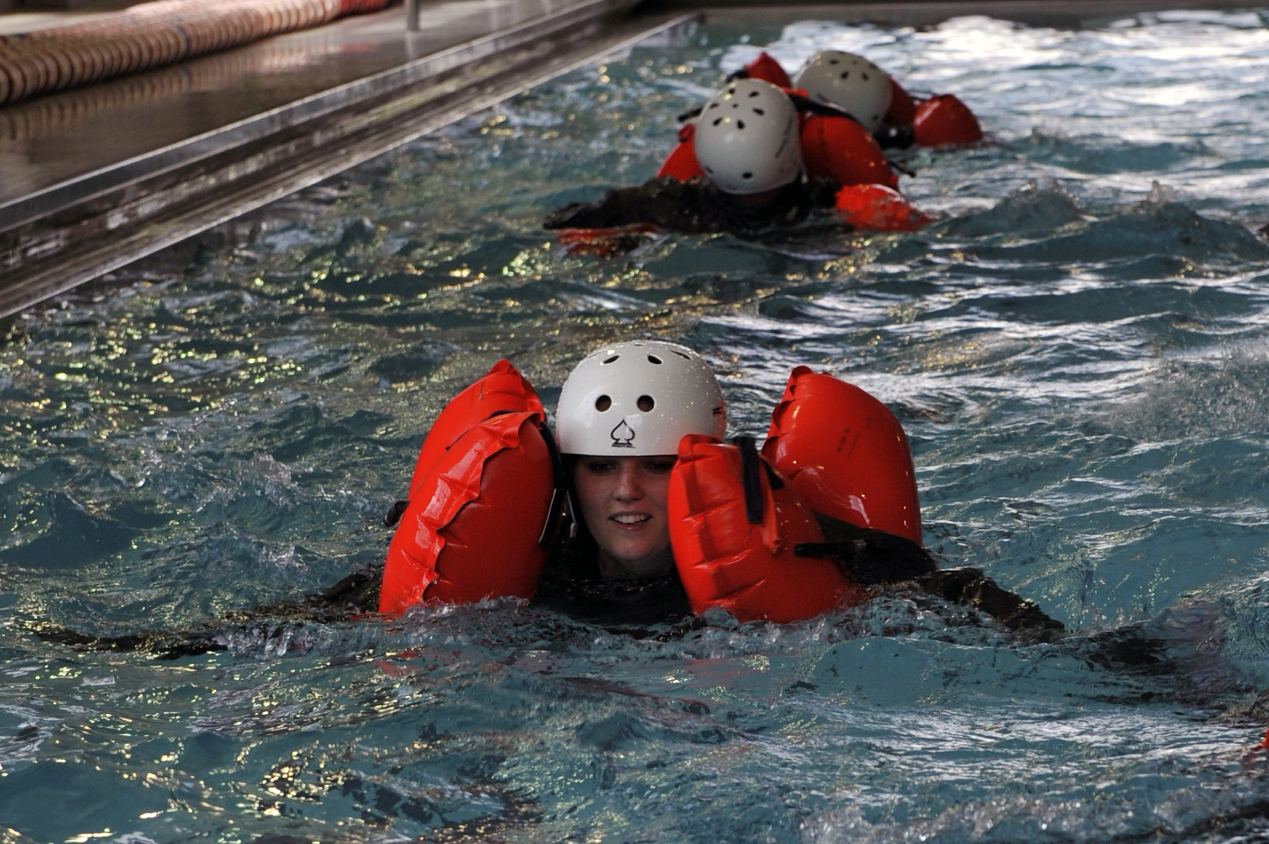 SERE trainers hold water-survival course > Air Mobility Command ...