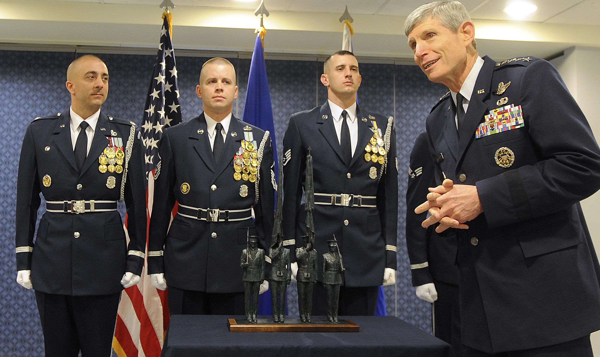 Statuette honors AF honor guard, core values > Air Force > Article Display