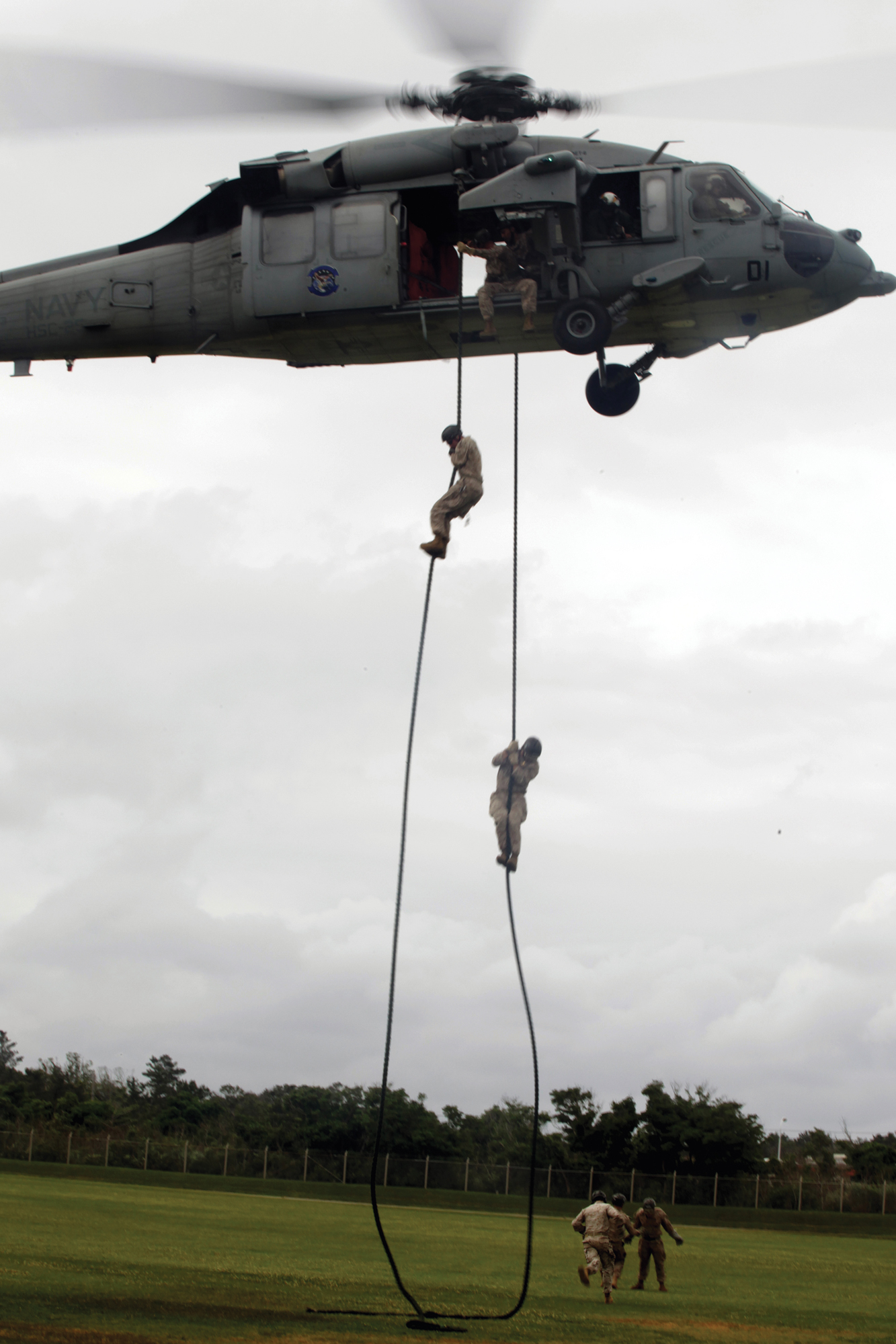 Marines plan, rig, execute fast-rope drills > Marine Corps ...
