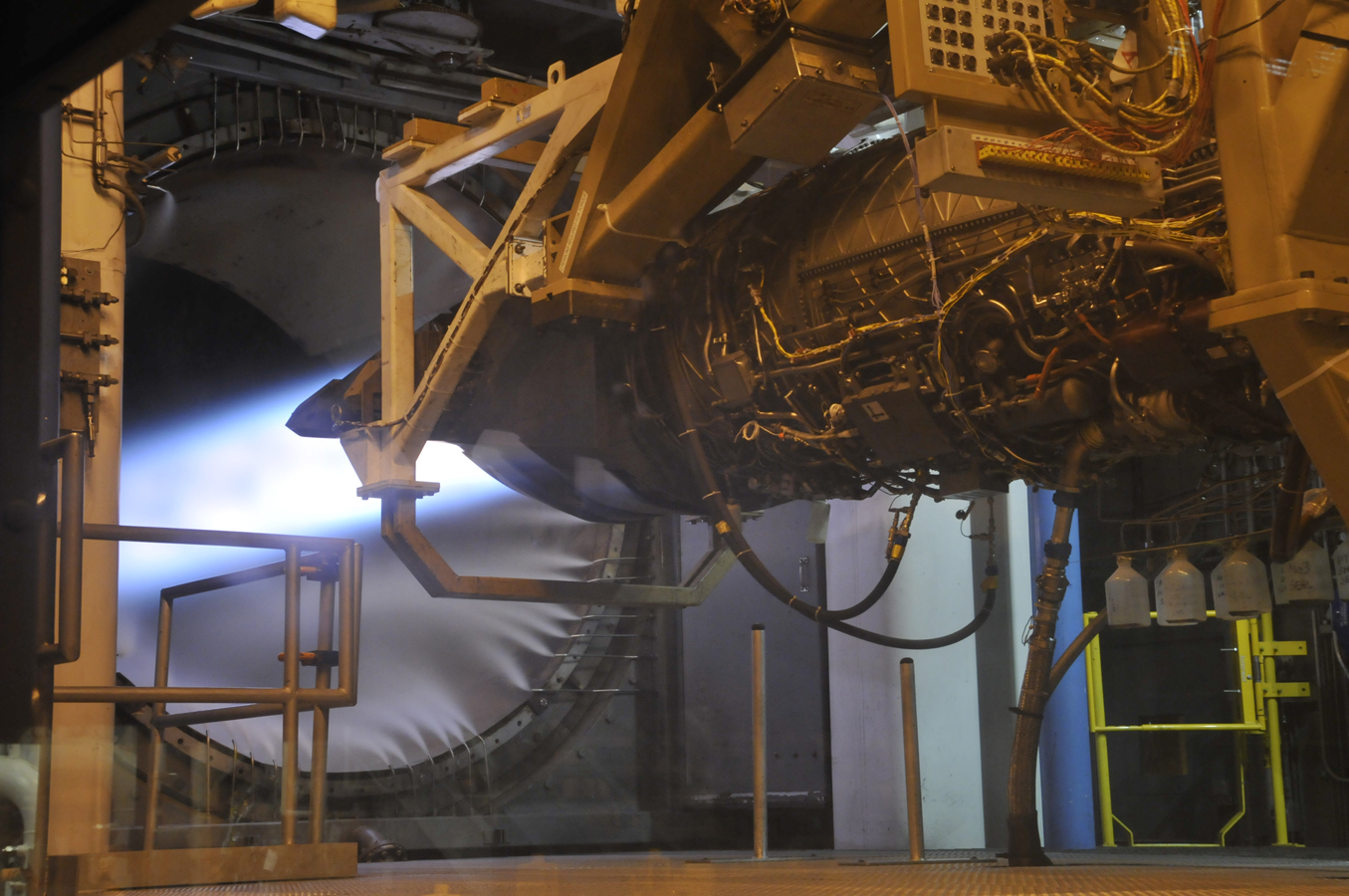 AEDC sets new testing record on F-22 Raptor engine