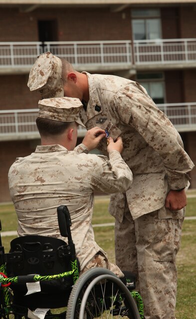 Connecticut corpsman receives Silver Star for heroism in Afghanistan ...