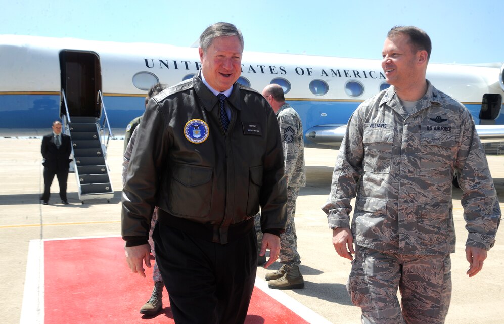 SecAF visits Wolf Pack > United States Marine Corps Flagship > Messages ...