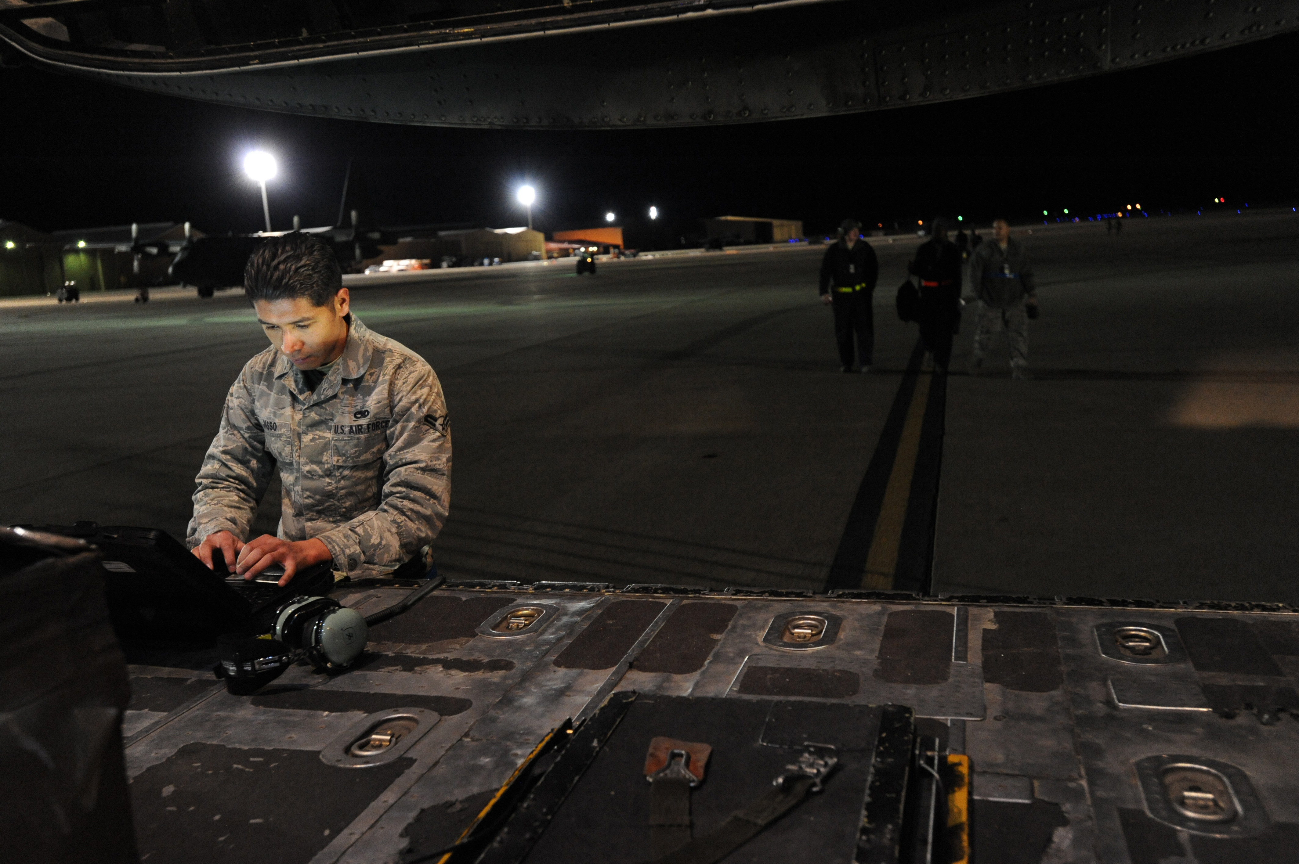 Late shift: keeping planes flying > Air Force Special Operations ...