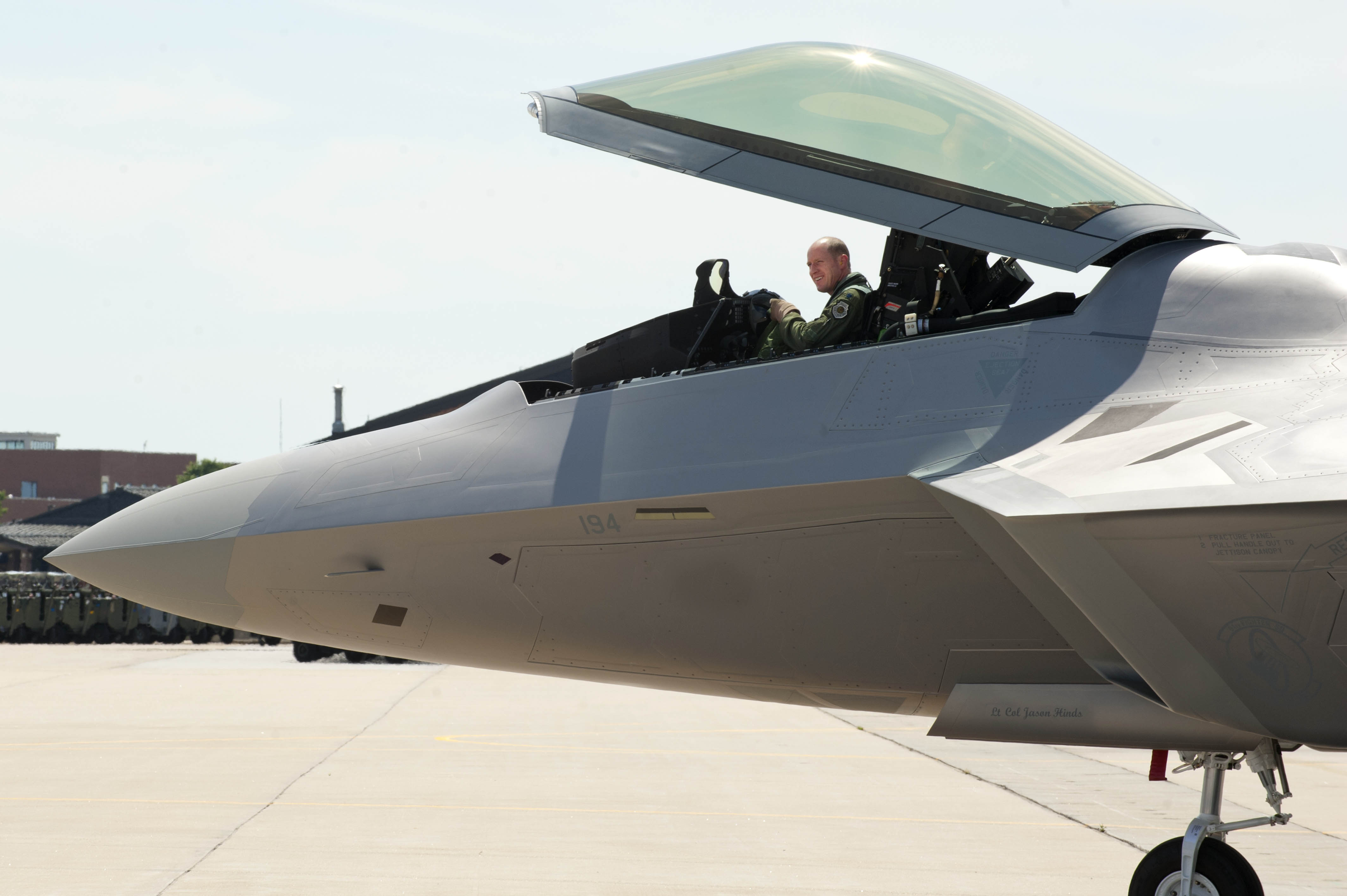 Final F-22 Raptor arrives at Langley > Joint Base Langley-Eustis ...