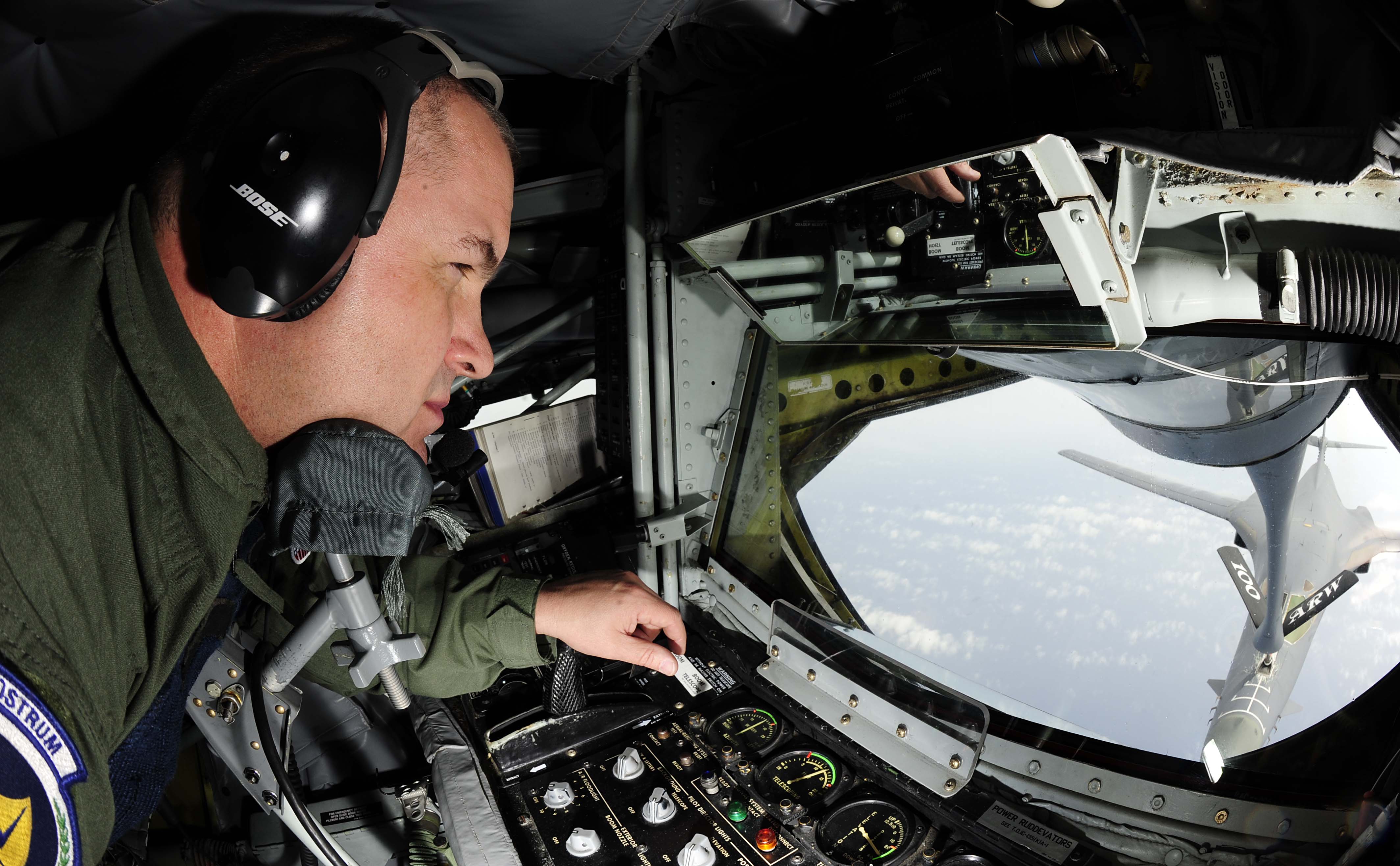 100 ARW refuels B-1 over Atlantic > Royal Air Force Mildenhall > RAF ...