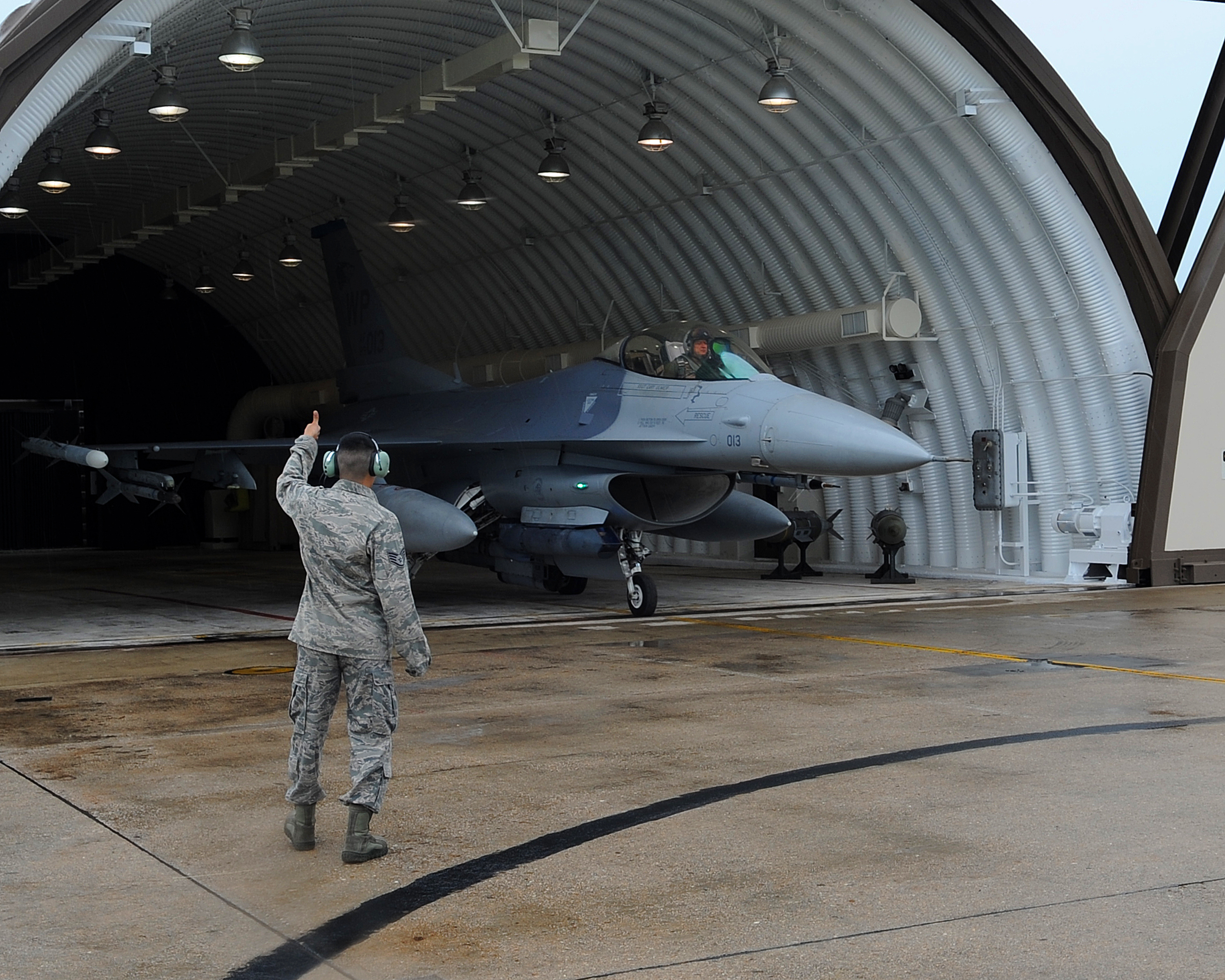 General North visits Kunsan Air Base