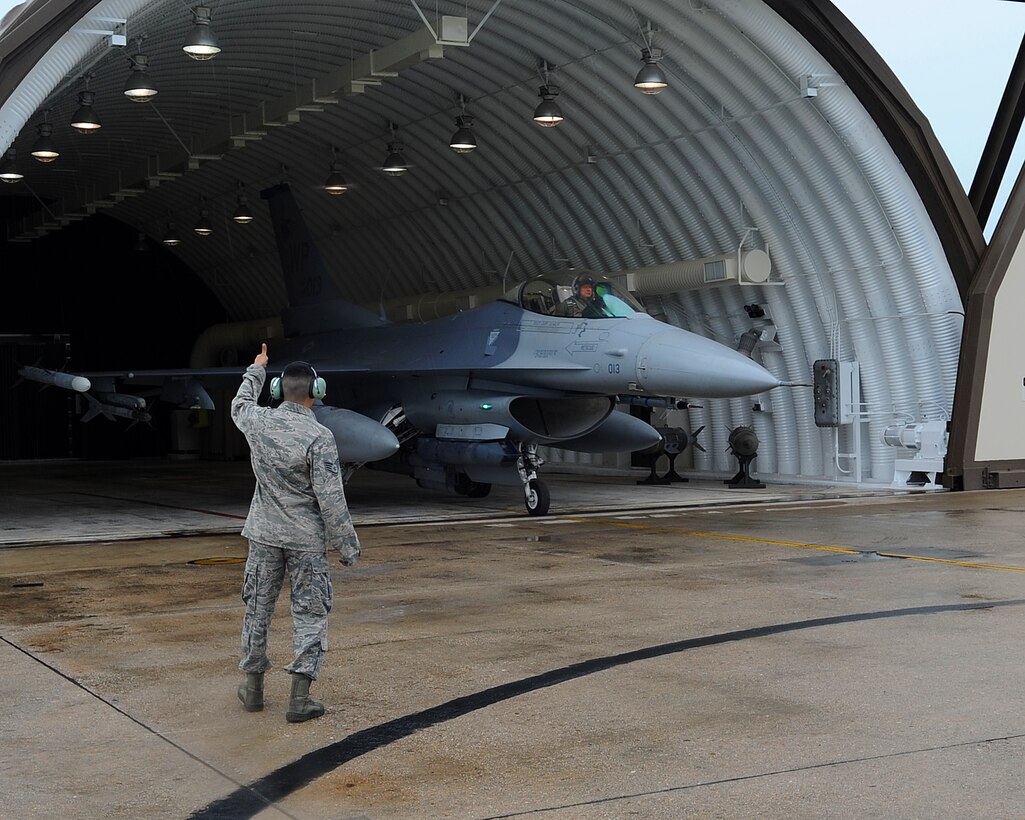 General North visits Kunsan Air Base