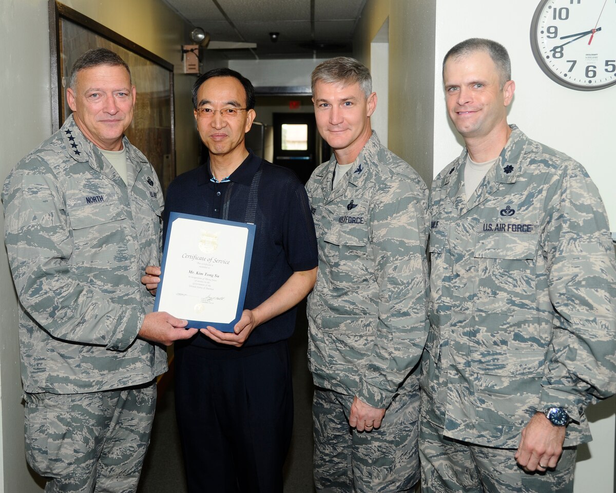 PACAF commander visits Wolf Pack for last time > Kunsan Air Base ...