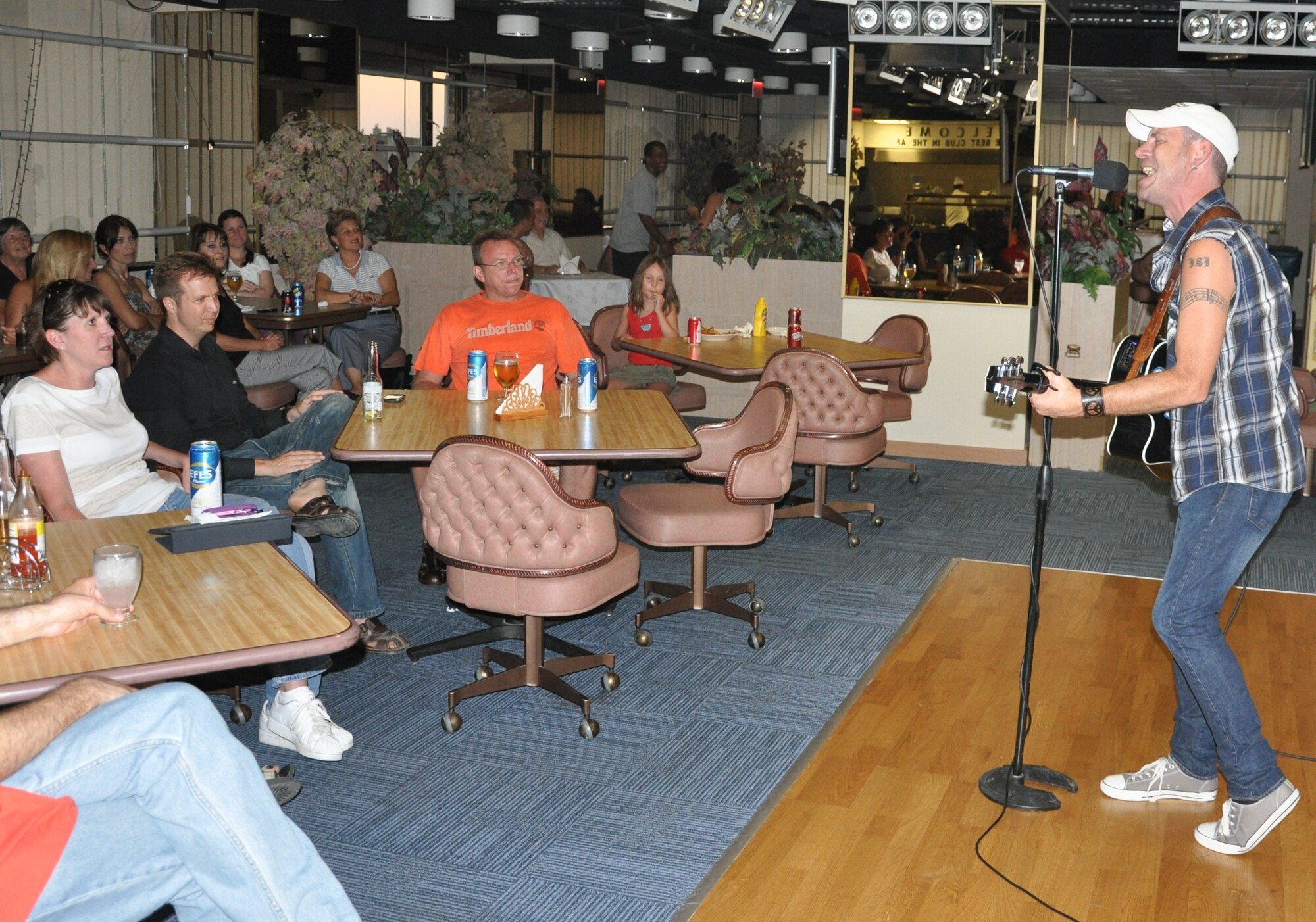 Jeff Harris brings spirit of Nashville to Izmir > Incirlik Air Base ...