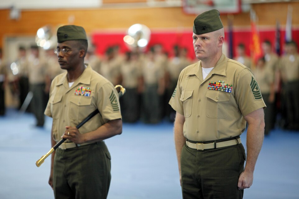 Goss passes the sword of CLB-31 to Grither > 31st Marine Expeditionary ...