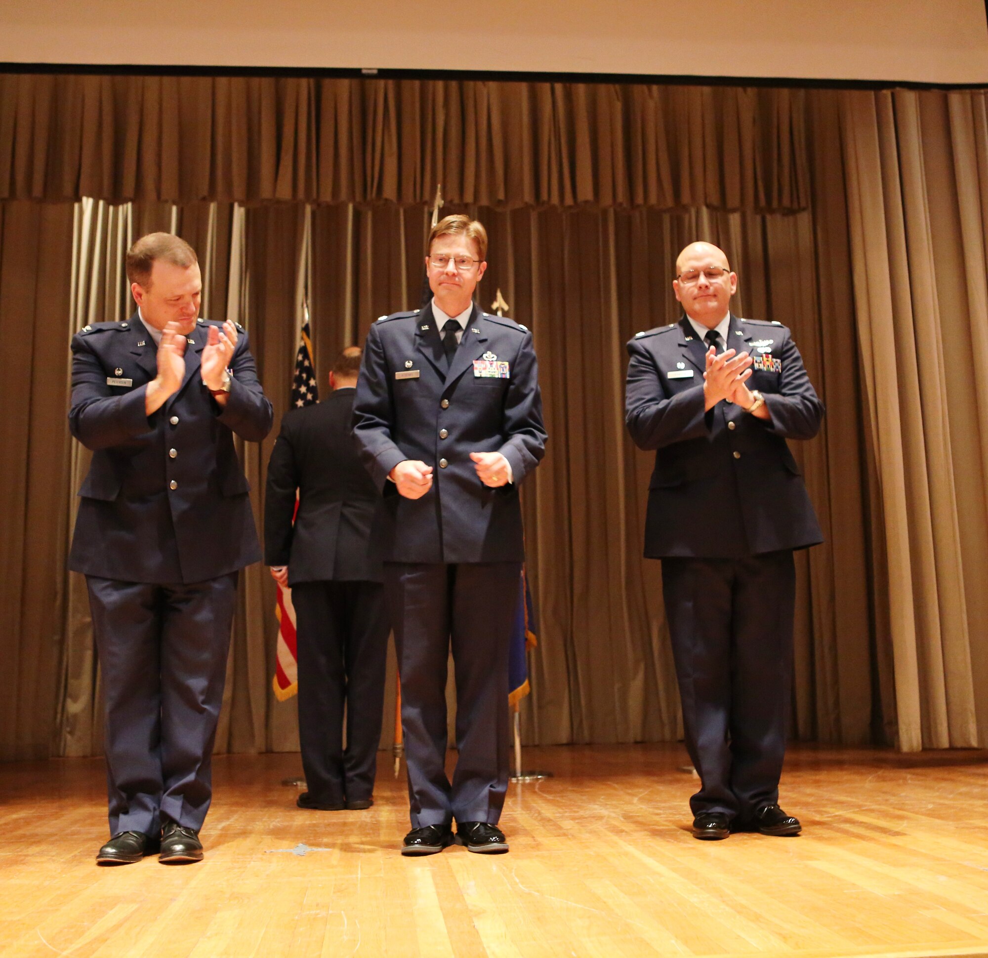 Civil Engineering welcomes new commander > 433rd Airlift Wing > Article ...