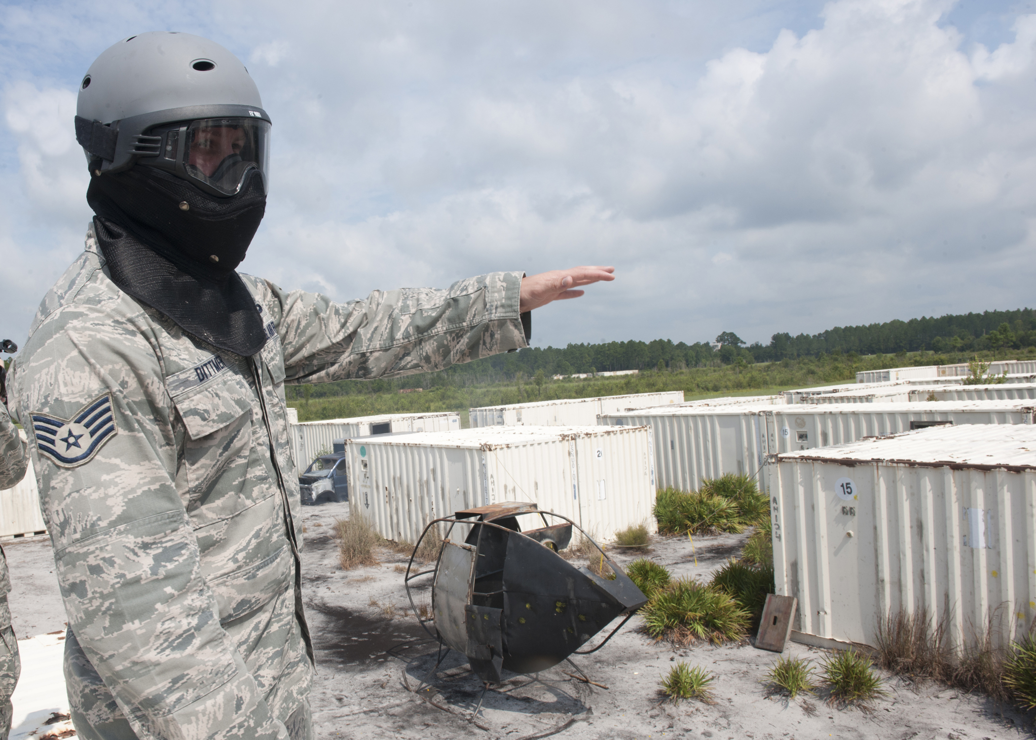 SERE specialists demonstrate simulated attack > Moody Air Force Base ...