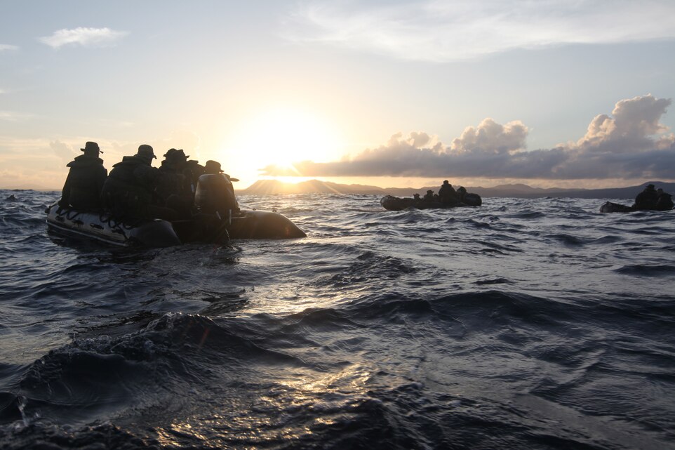 31st MEU Marines use stealth to execute boat raid > 31st Marine ...