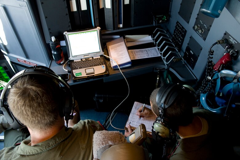 Team works to improve precision of high altitude airdrops > U.S. Air ...